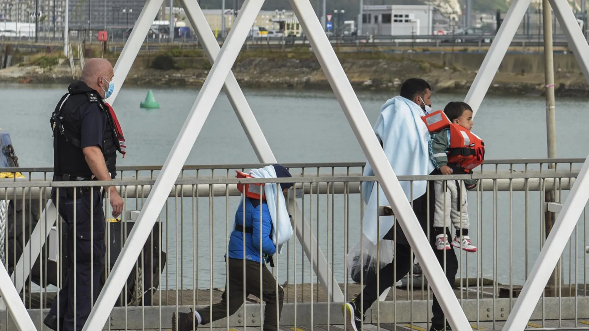 Великобритания попросила Армению принять высланных нелегальных ...
