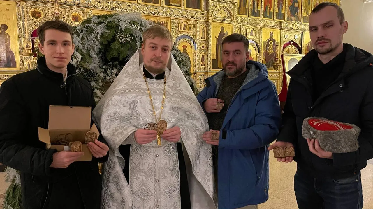 Изготовленные школьником иконы для участников СВО освятили в Одинцове | 360°